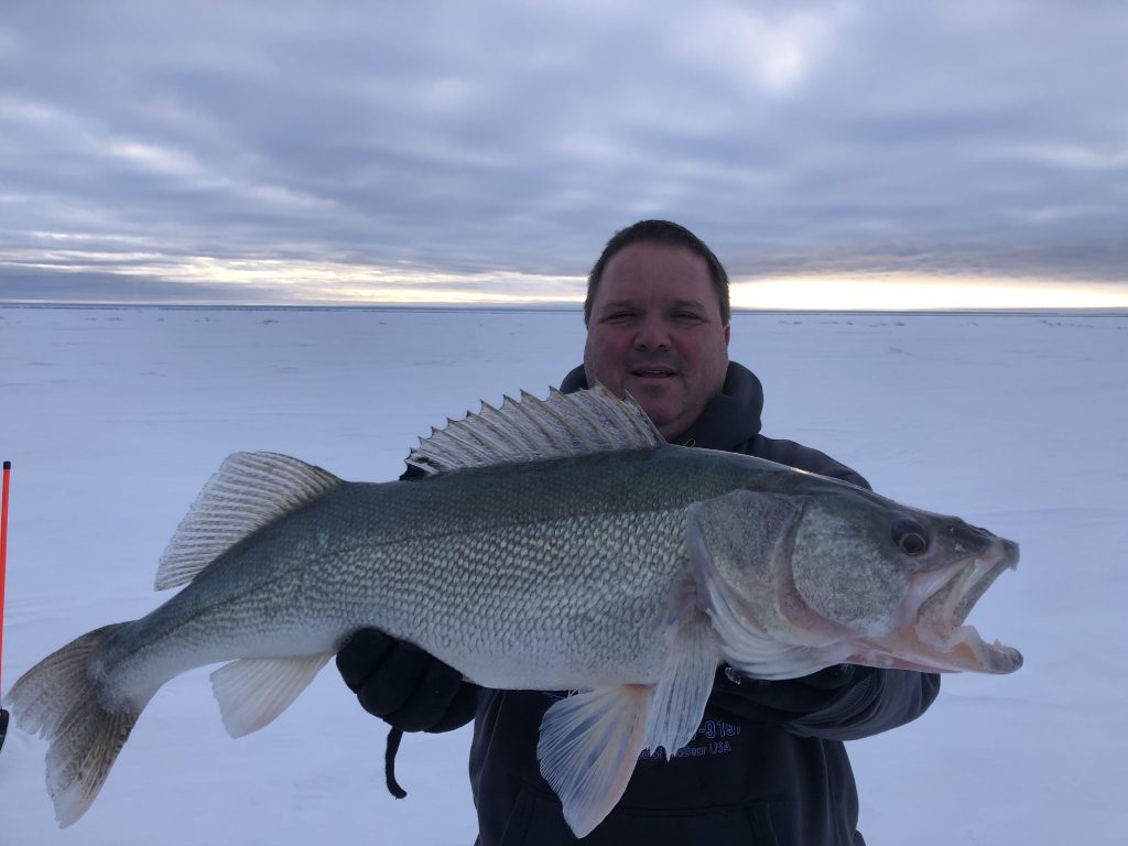 Lake Winnipeg Ice Fishing Packages with Blackwater cats Oufitter
